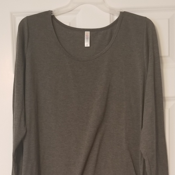 LuLaRoe | Tops | Lularoe Lynnae | Poshmark